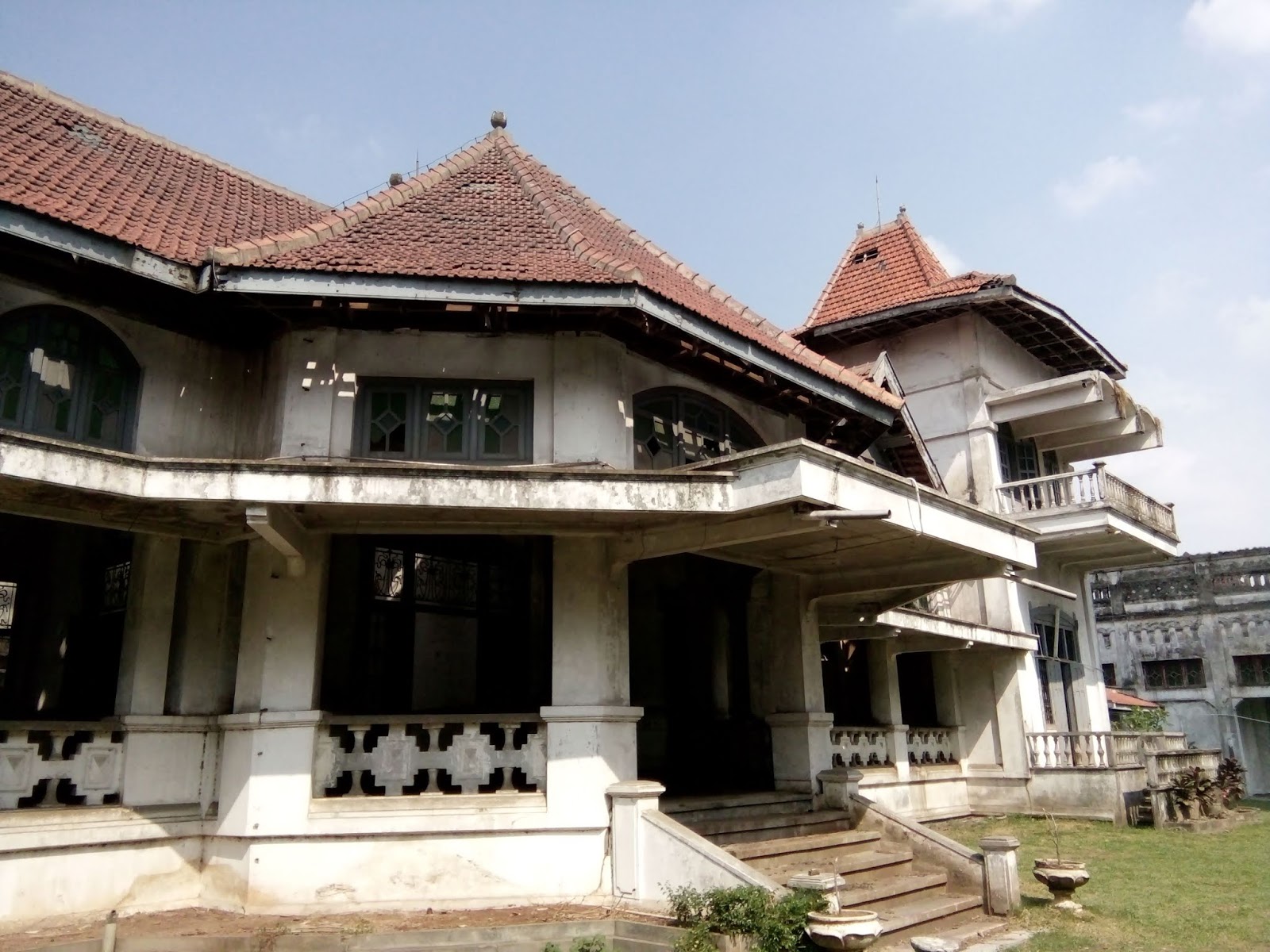 Omah Lowo Solo yang Megah | PIKIRAN POSITIF