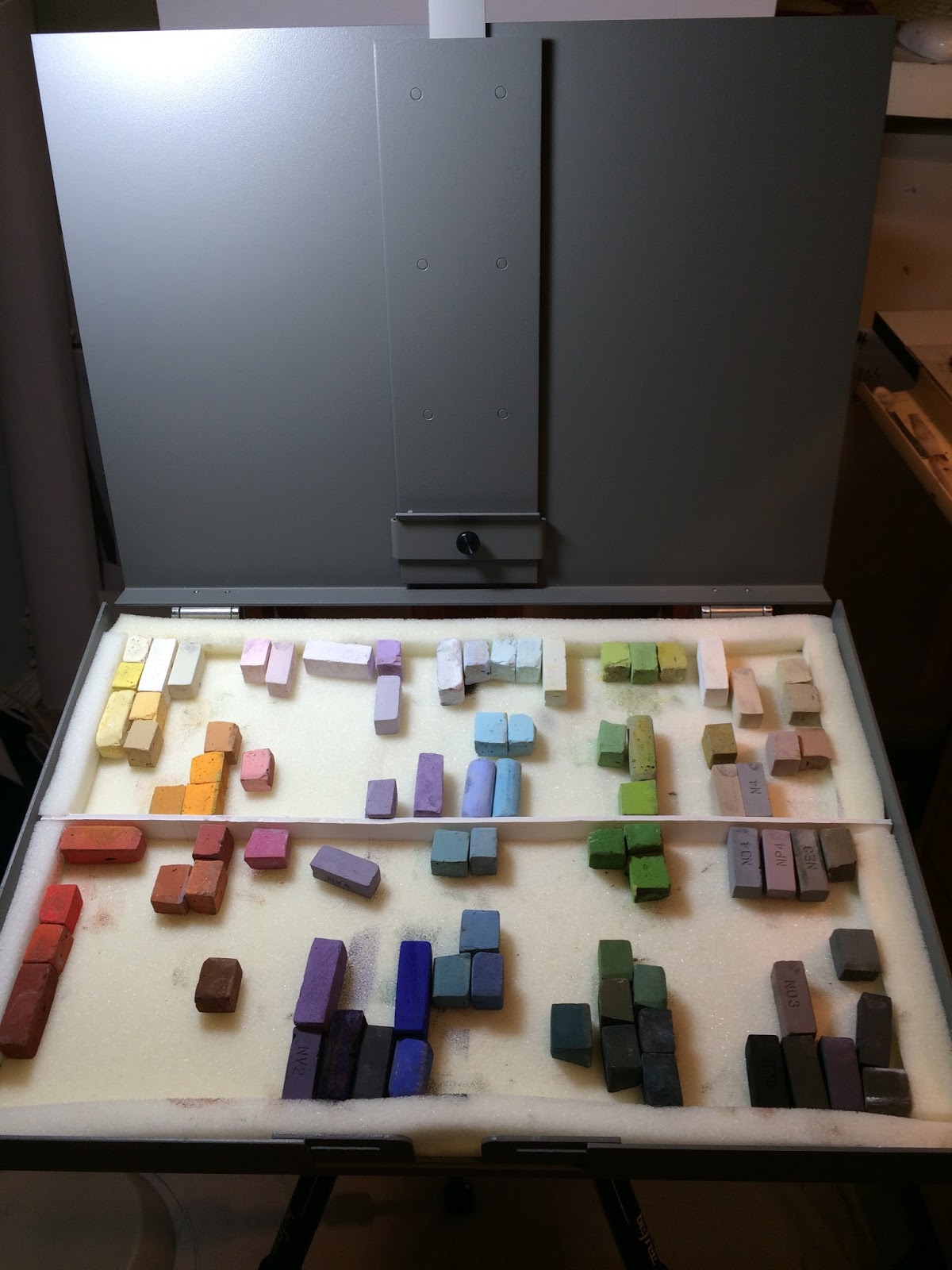 Artist Brenda Boylan customizes the STRADA Easel for Pastels!