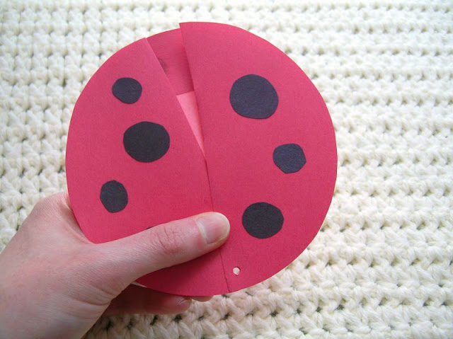 ORDINARY MOMMY DESIGN: Ladybug Card Tutorial 2 Ways // Valentine's Day ...