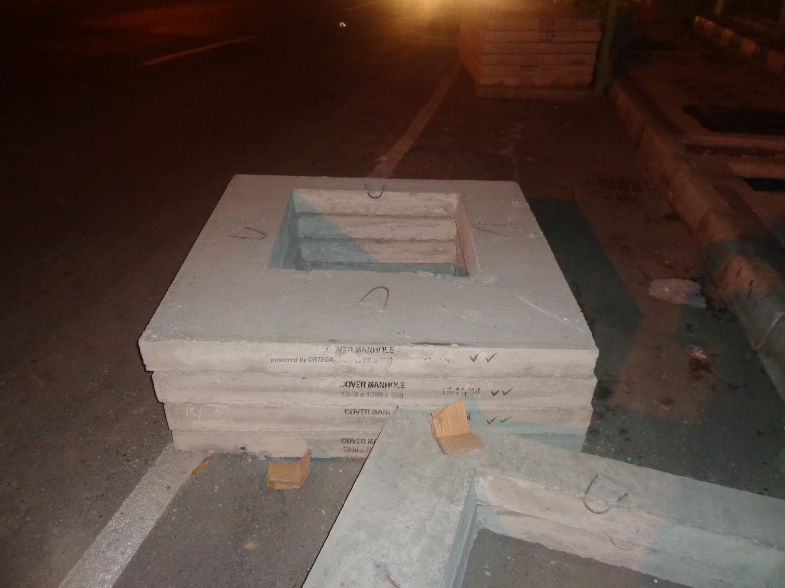 PRODUSEN PERLENGKAPAN DRAINASE: BOX KONTROL MANHOLE COVER