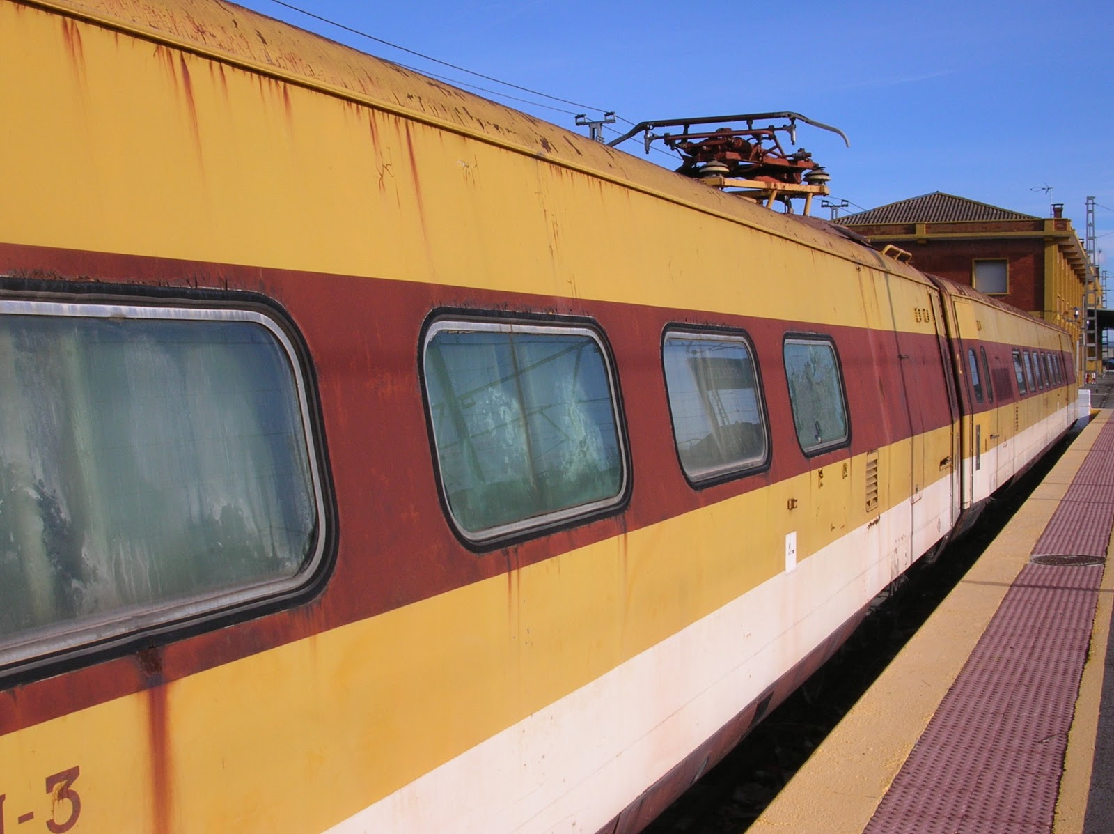 Renfe serie 443 "platanito" un tren basculante y singular