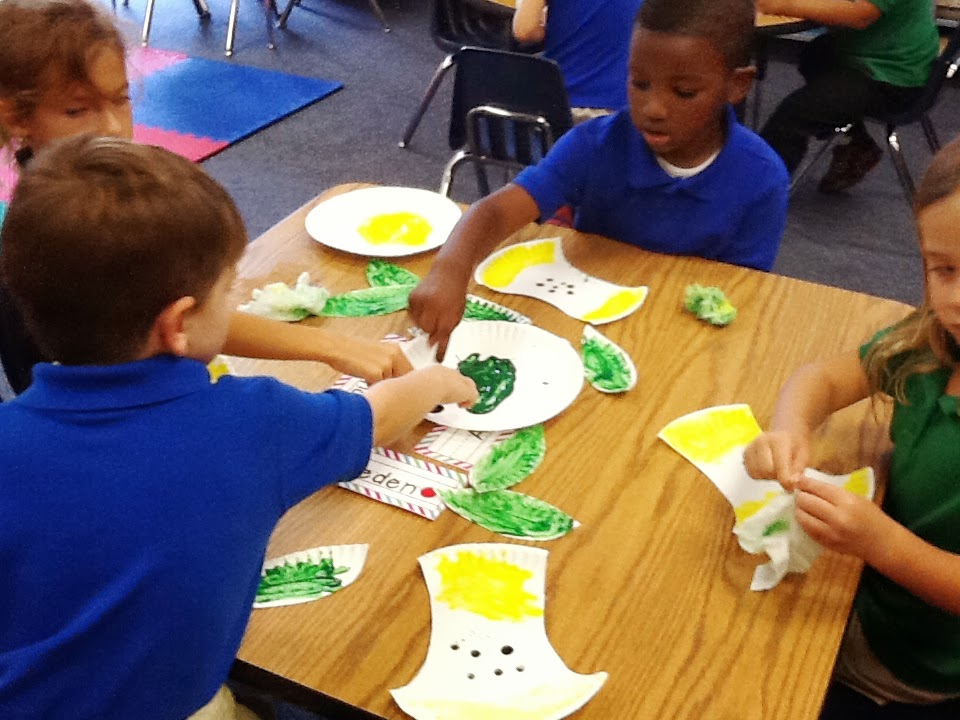Mrs. Payton's Precious Kindergarteners: Apple Week & Friday Alphabet Hats