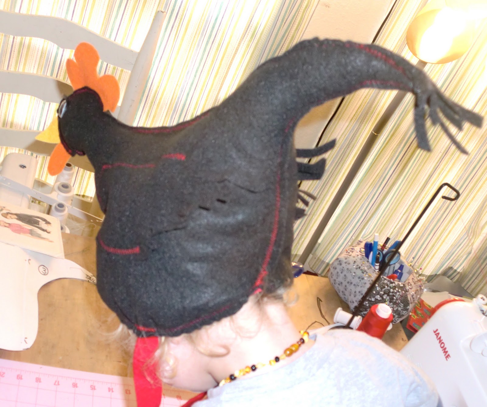 macaroni & cheese: Tutorial: Felt Chicken Hat PLUS Pattern!