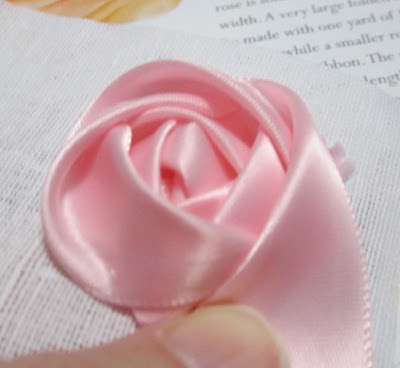 Ravings of a Mad Crafter: How to Make a Flat Ribbon Rose