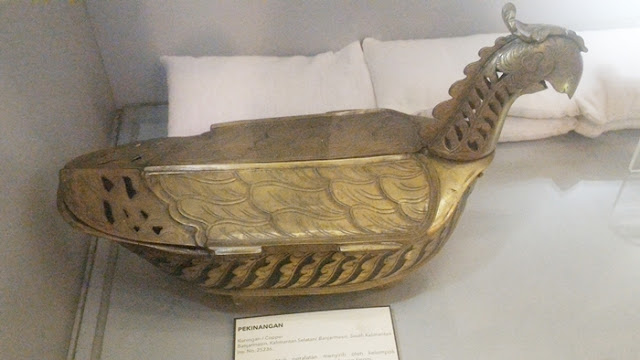 Mengenal Tradisi Menyirih atau Menginang di Indonesia - POJOKCERITA