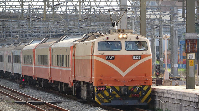 Blair's 鐵道攝影: E237電力機車 / TRA E237 Electric locomotive