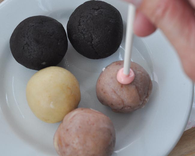 Beki Cook's Cake Blog: Neapolitan Cake Pops - Three Flavors in One Pop