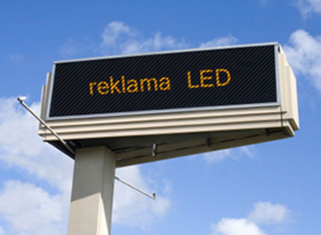Blok reklamowy: Oślepiające reklamy LED