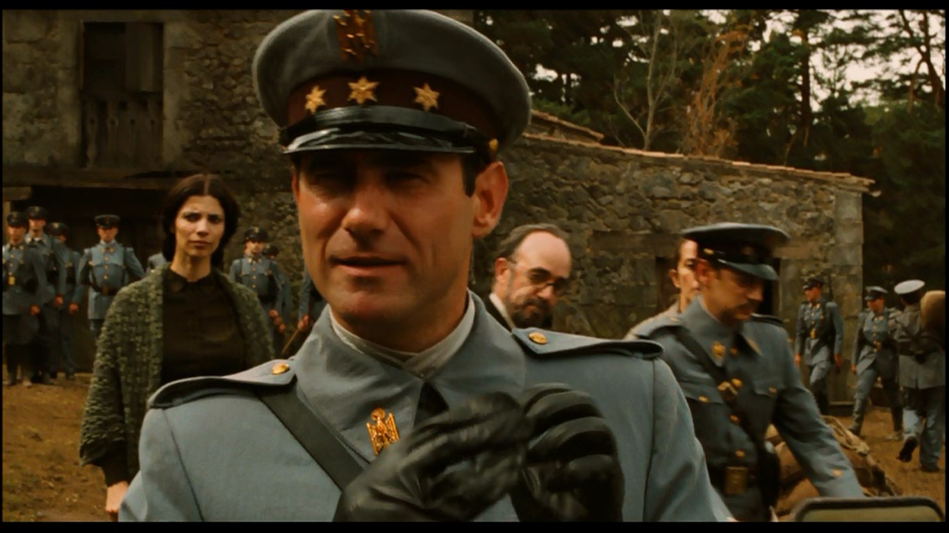 Review.Report.Reveal.Robin Booker Films: Use of Colour in Pans ...