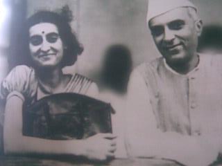 Dhiren Gala: Rare Photo of Father Jawaharlal Nehru and Young Daughter ...
