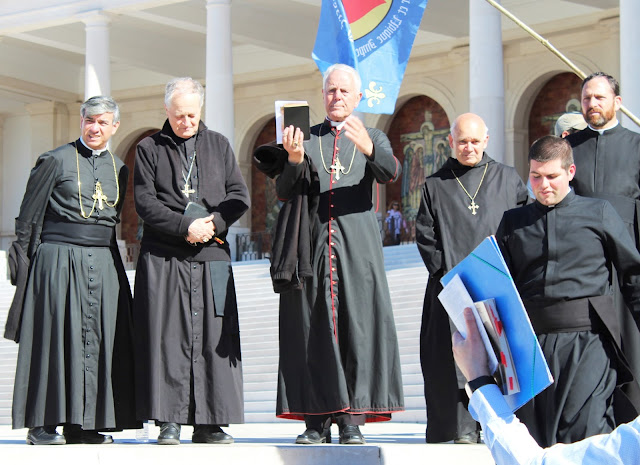 Bishop Williamson at Fatima - page 1 - SSPX Resistance News - Catholic Info