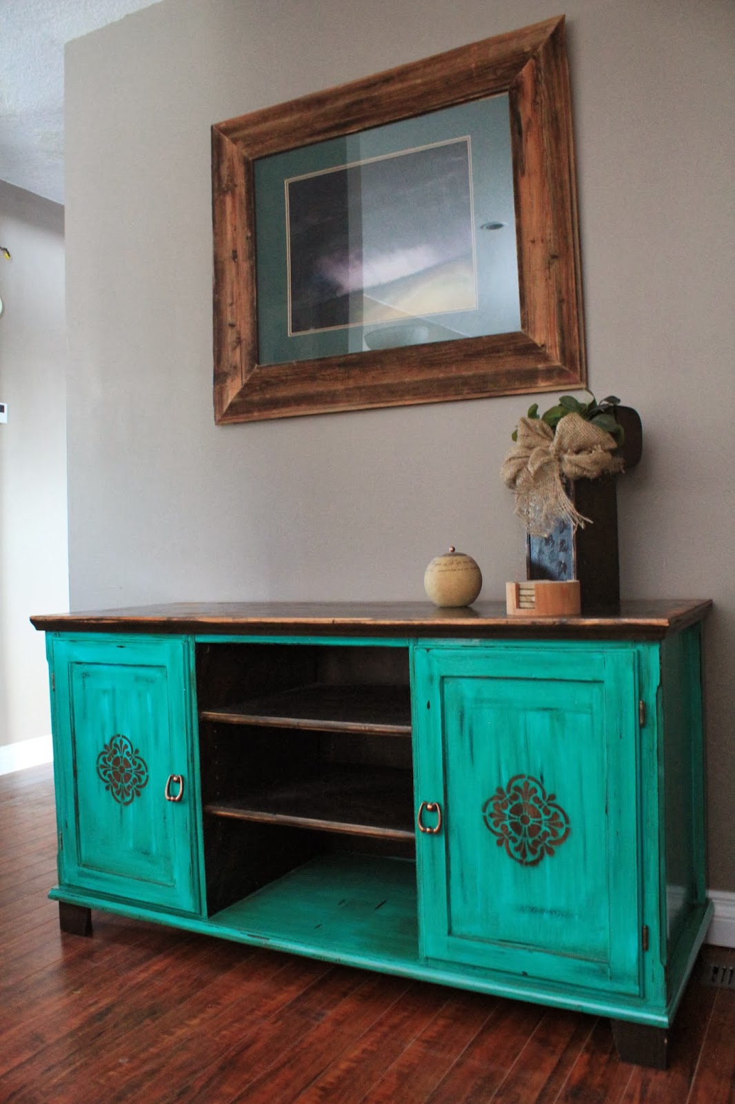 New eyes and extra colours: Turquoise tv cabinet makeover