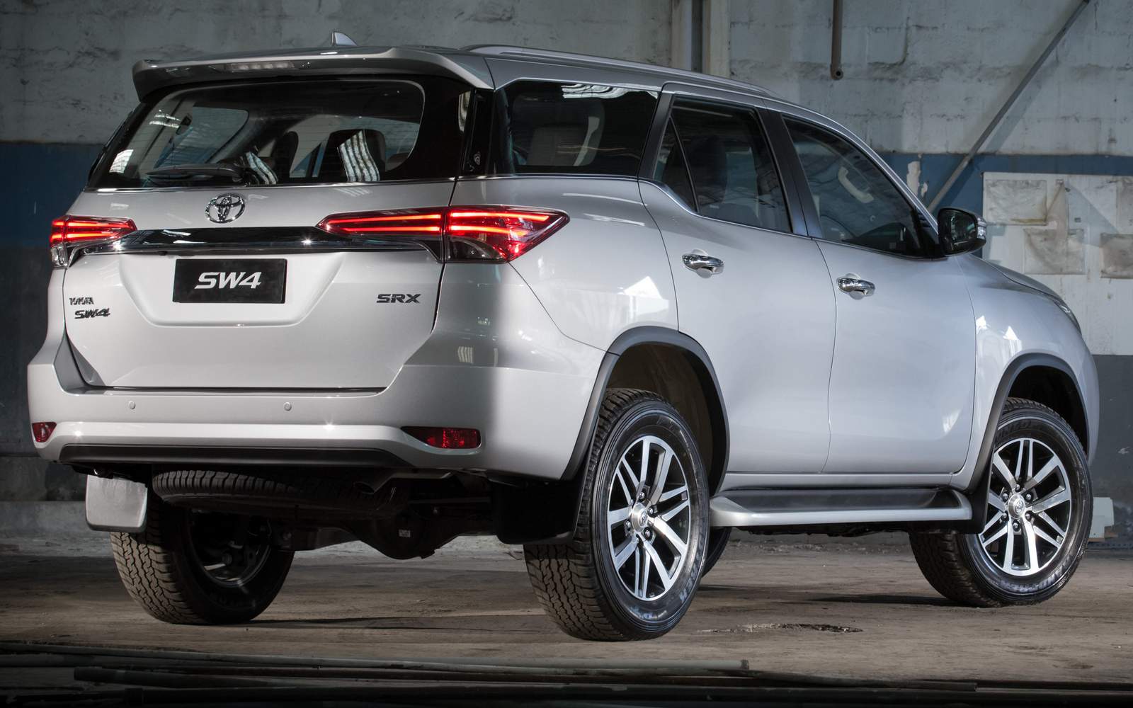 Toyota SW4 2016: preços, vídeo, fotos e especificações | CAR.BLOG.BR