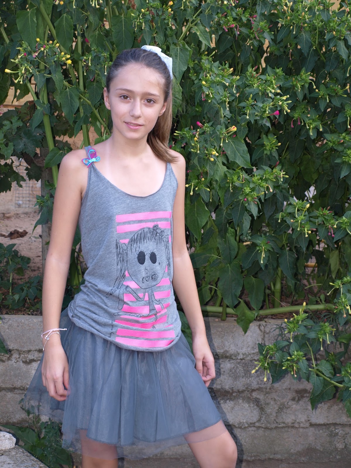 3 Sisters a la Moda: En gris y flúor con Kiddy mini model by Laura