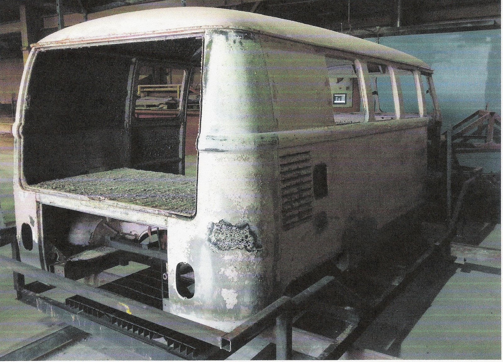 Pauls splitscreen van project: Chemical stripping the van at Enviro strip