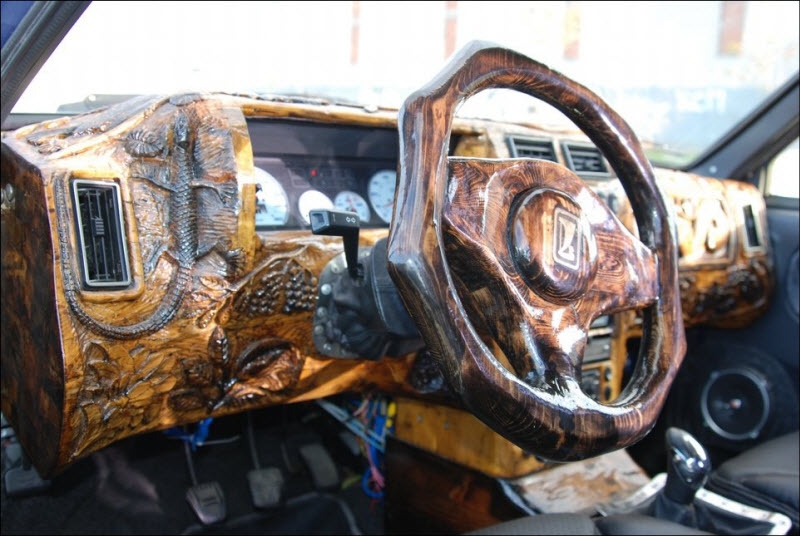 Information Hub: Cool Wooden Car Dashboard