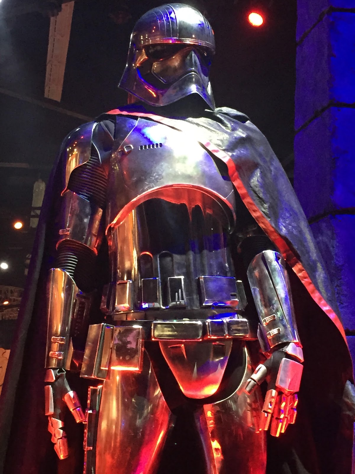 Mesmerized by Gwendoline Christie's Captain Phasma Armor in STAR WARS ...