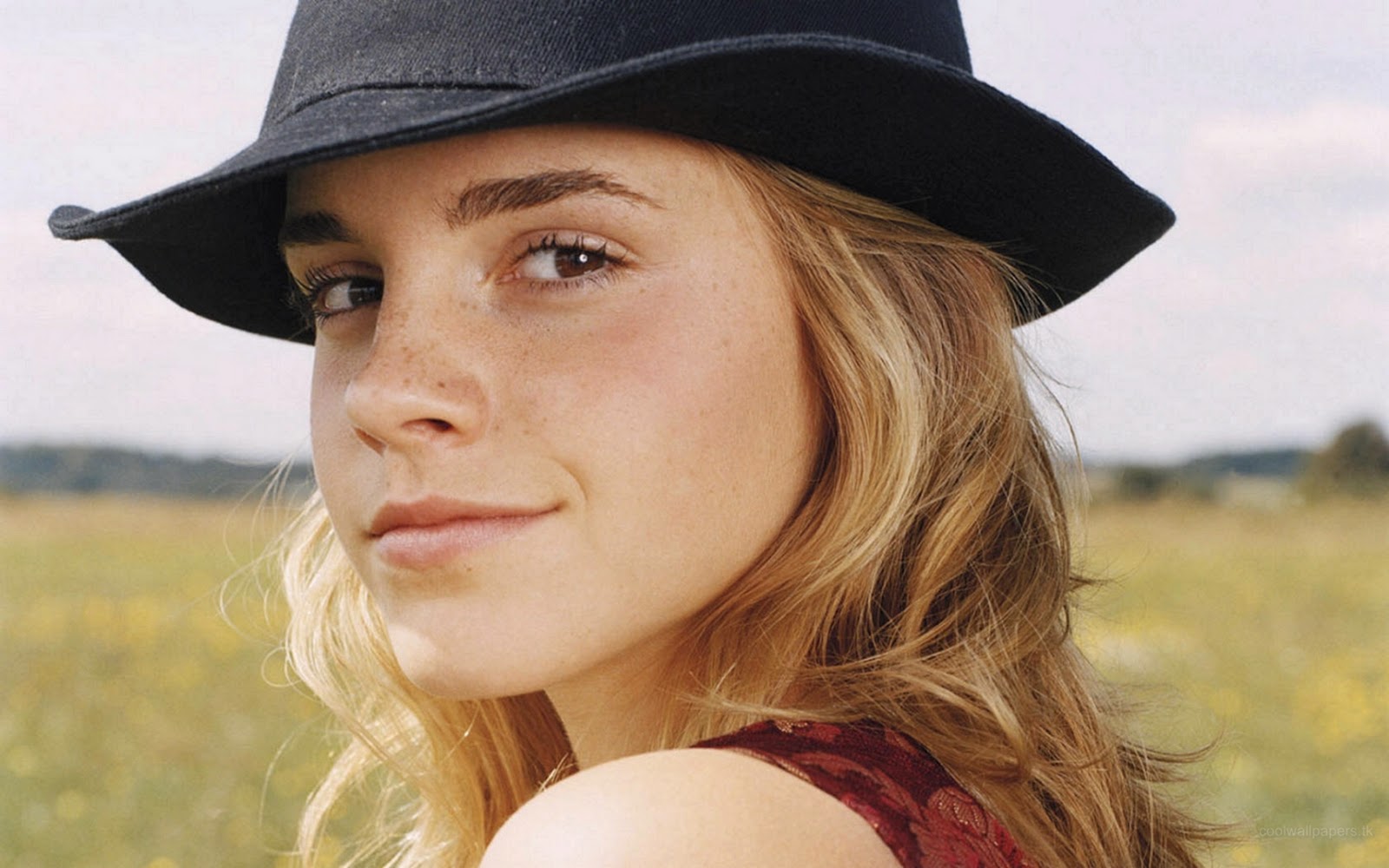 Super Hollywood: Emma Watson Pictures 2012