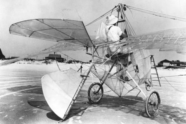 COOL PICTURES GALLERY: World's First Airplanes