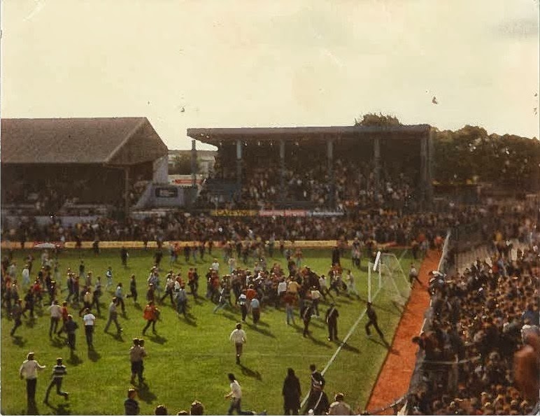 Football Hooligan Pictures: Chelsea at Brighton in 1984 (3 pictures)