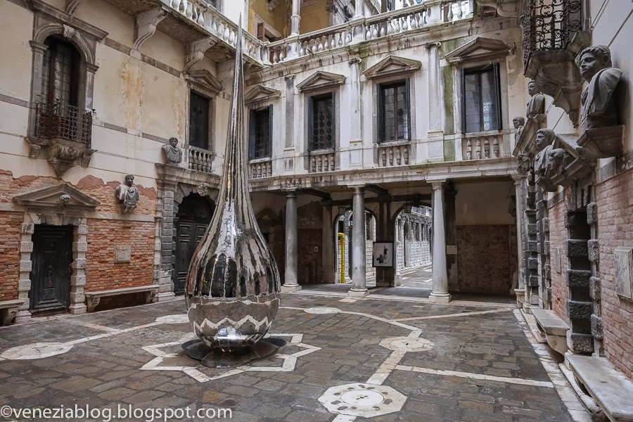 venezia blog: The World in a Drop of Water: Simon Ma at Palazzo Pisani