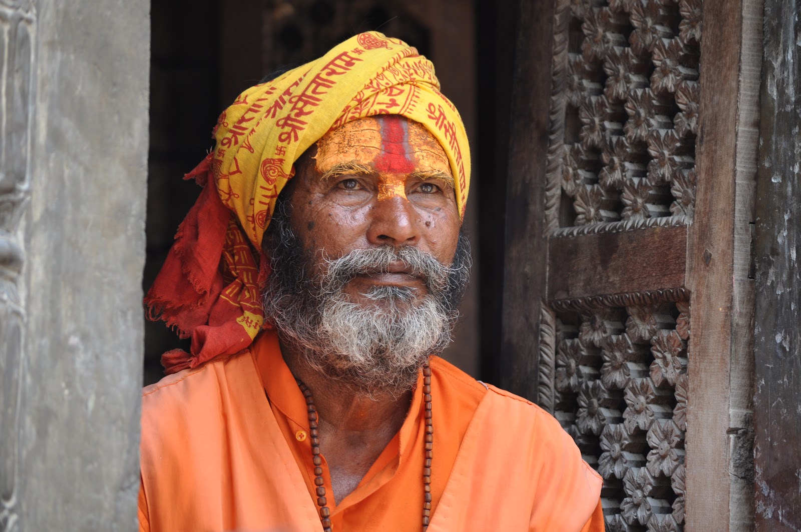 SADHUS : SAGRADOS OU SAFADOS