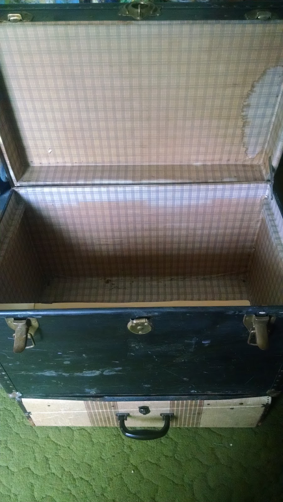 Kira's Crafty Life Blog: Re-Lining The Small Steamer Trunk