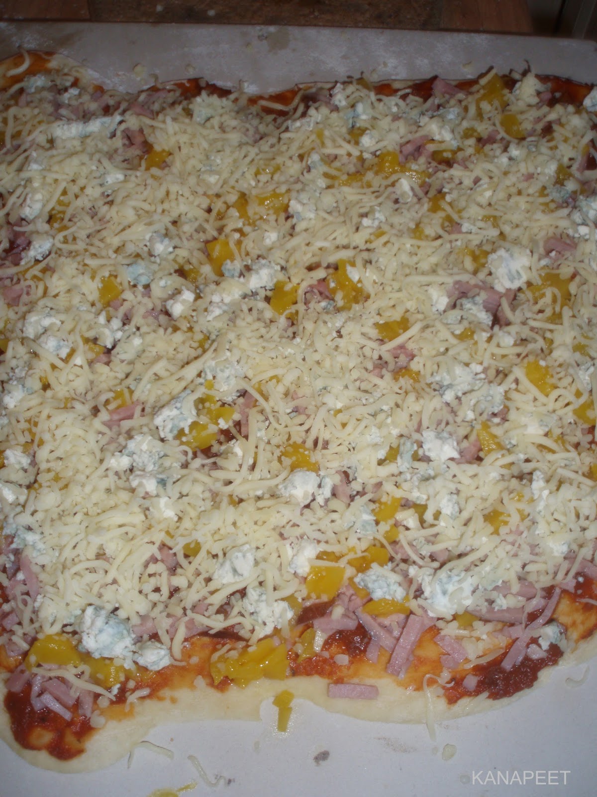 Kanapeet: Kinkku-aurajuusto-persikkapizza