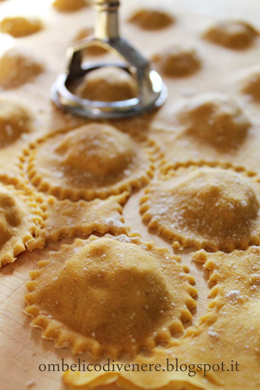 CAPPELLACCI INTEGRALI CON BRESAOLA, SCAMORZA E SALSA ALLA MELAGRANA - l ...