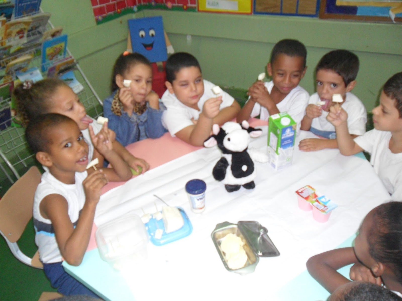 ALFABETIZAÇÃO CRIATIVA: Atividades com V. VACA