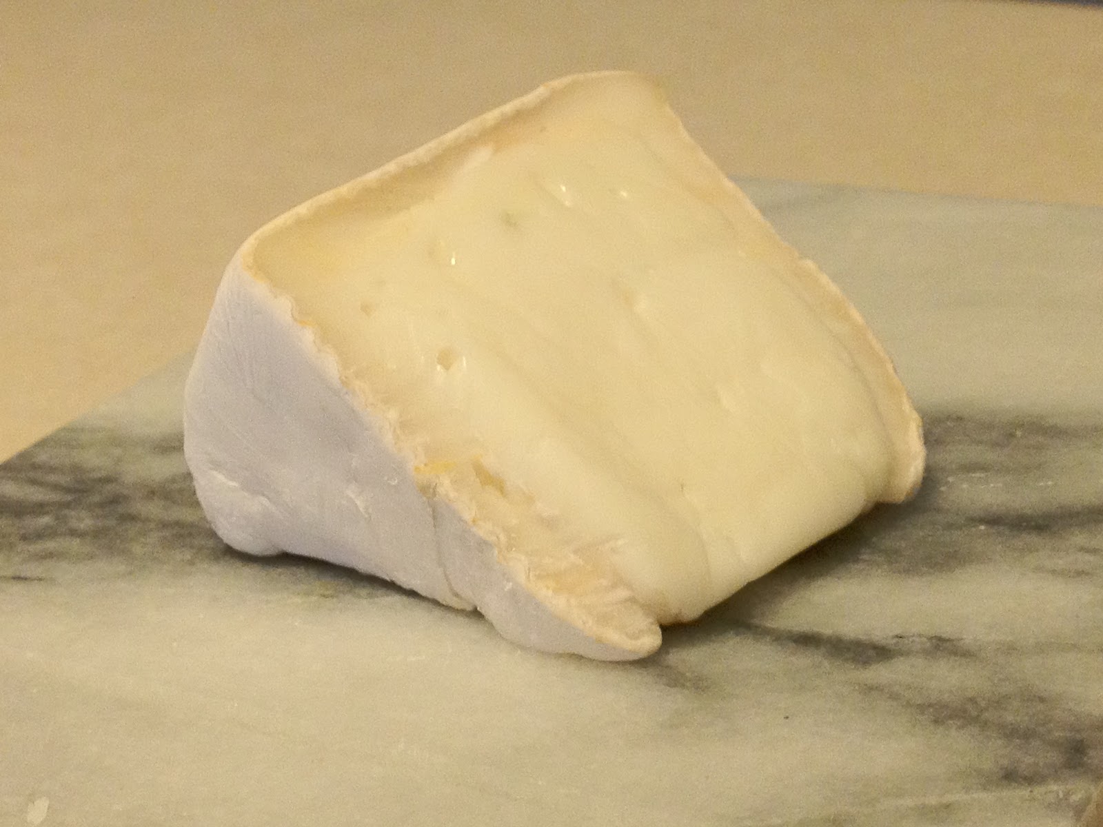 The Functioning Cheese Addict: Nocetto di Capra, Because Italy Needs ...