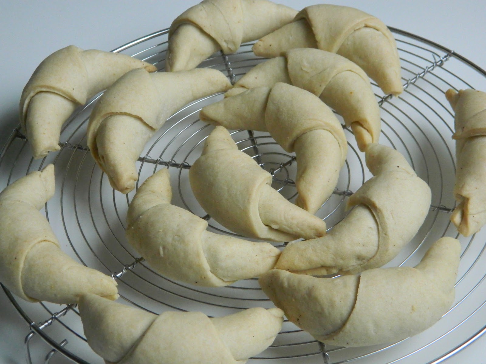 Le petit coin de cuisine de Yasmine: Cornes de gazelle ou Tcharak