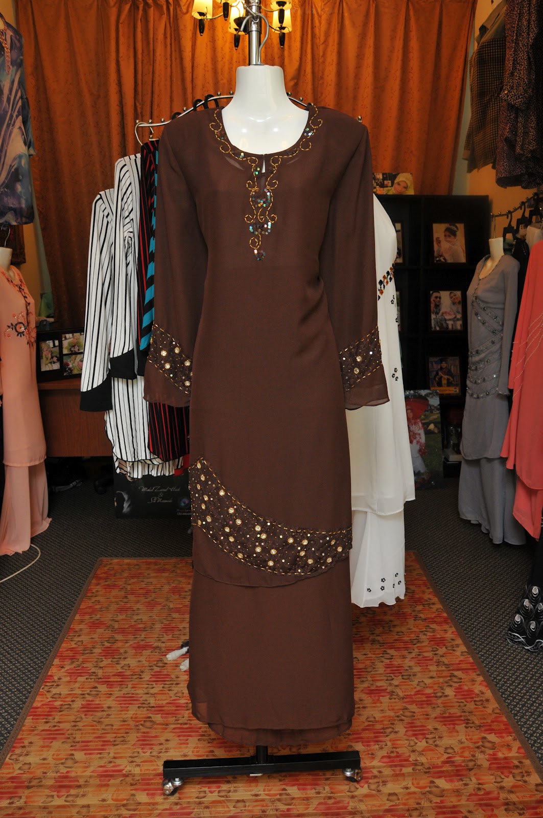 De Apple Shop: Baju Kurung Moden dengan Sulaman dan Jahitan Manik