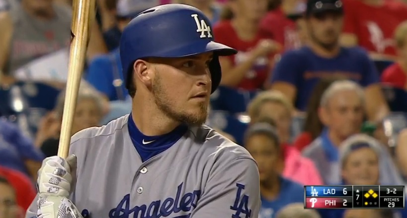Grandal conecta el 19 y los Dodgers arrasan. Resumen cubanos MLB. (Video)