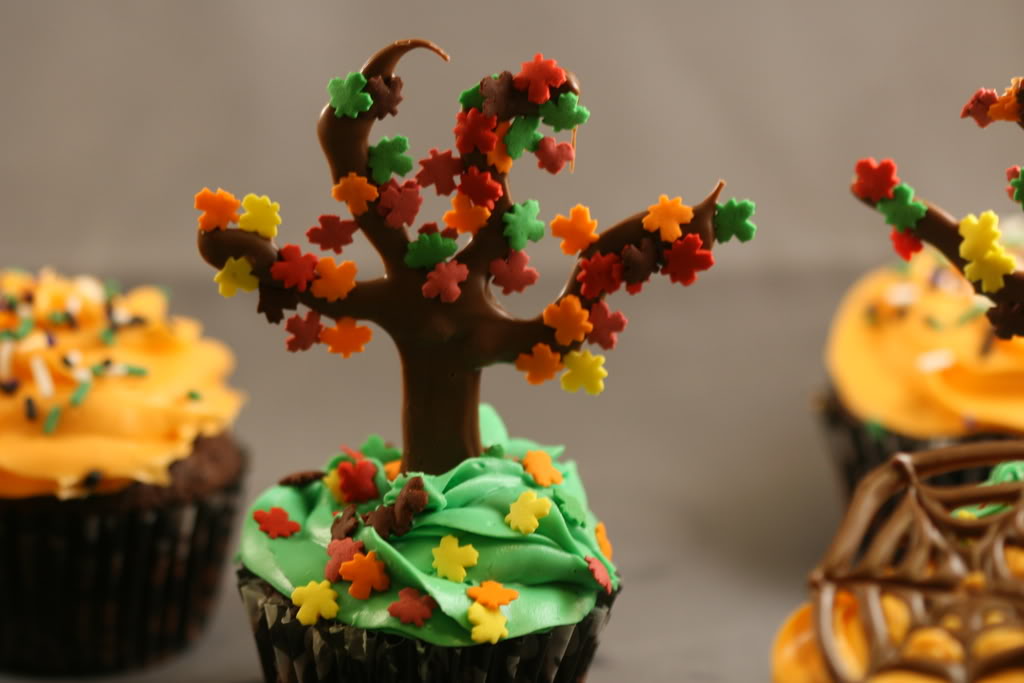 Crafty Girl Squared: Tuesday Ten- Fall Cupcakes!