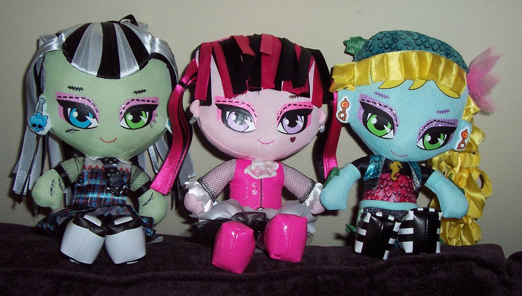 Bloo MayS.: Detalhes das pelúcias Monster High!!