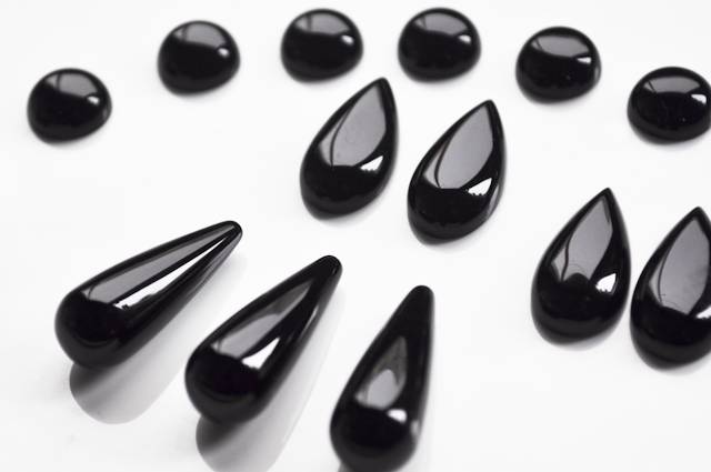 LOS OSCUROS: ONIX /Principales Propiedades esotéricas y curativas del Ónix