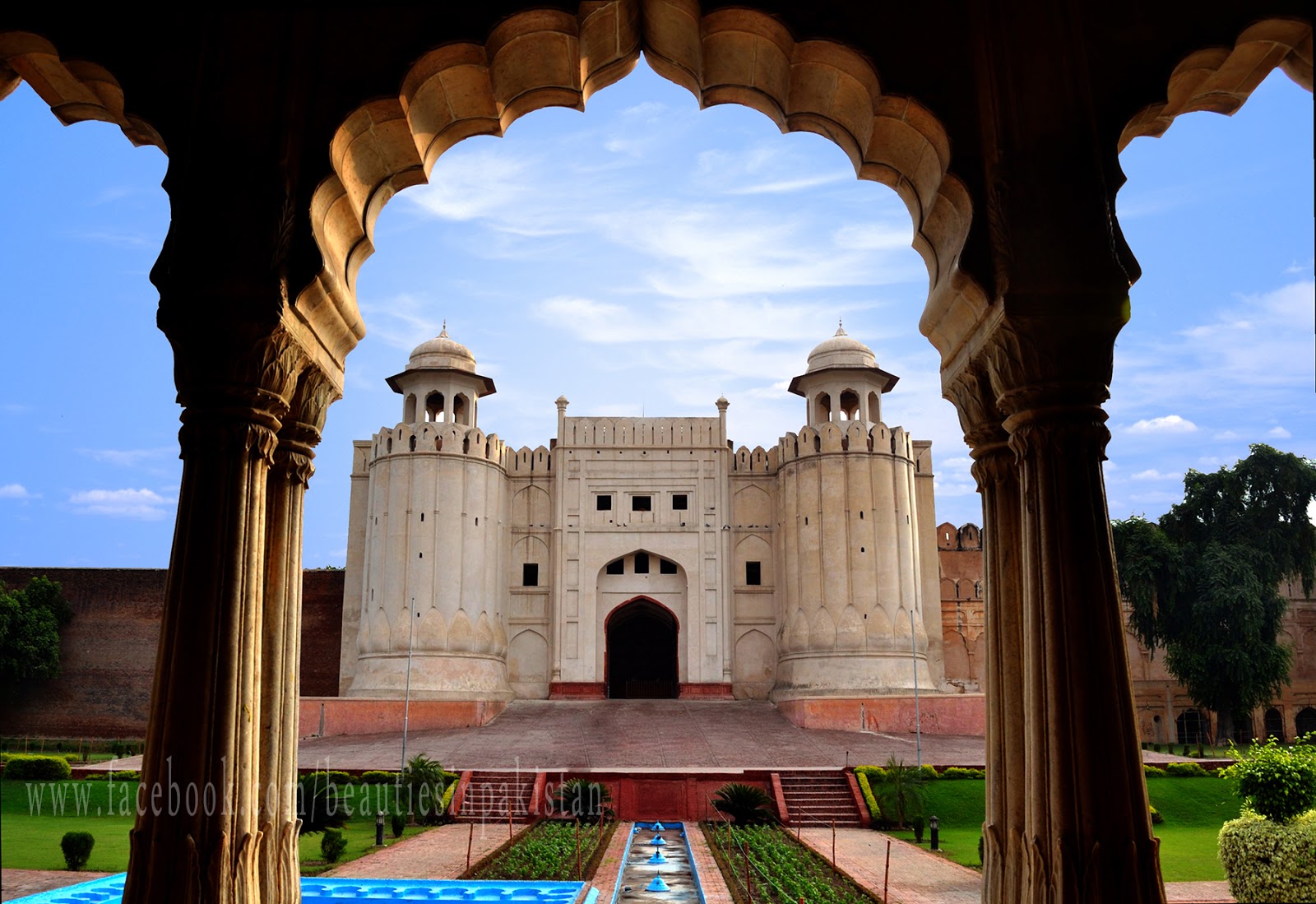 Lahore Fort (Shahi Qila Lahore) ~ Beautiful Places In Pakistan