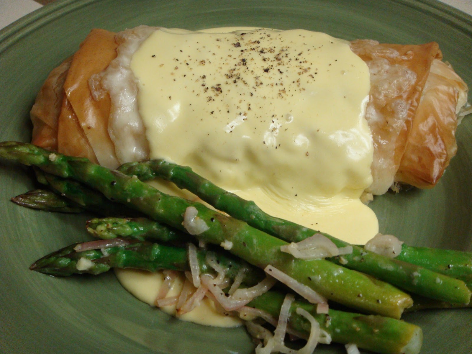 Random musings of a cluttered kitchen...: Chicken in Phyllo Dough