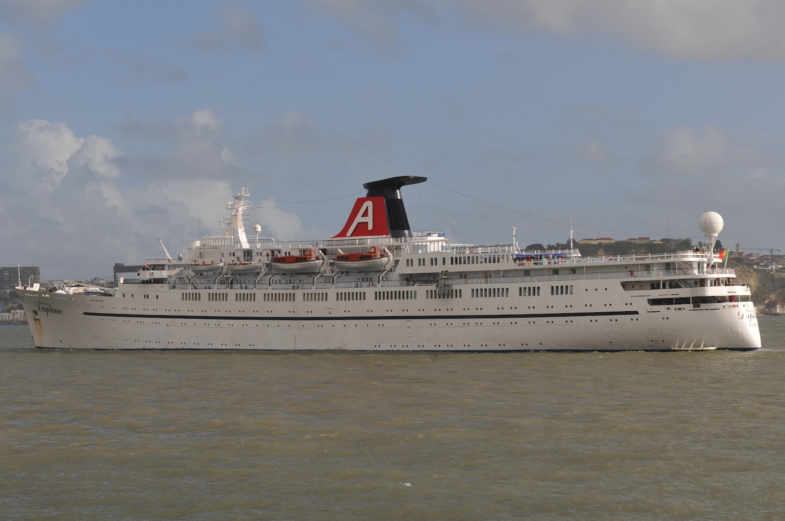 SHIPS & THE SEA - BLOGUE dos NAVIOS e do MAR: PRINCESS DAPHNE in ...