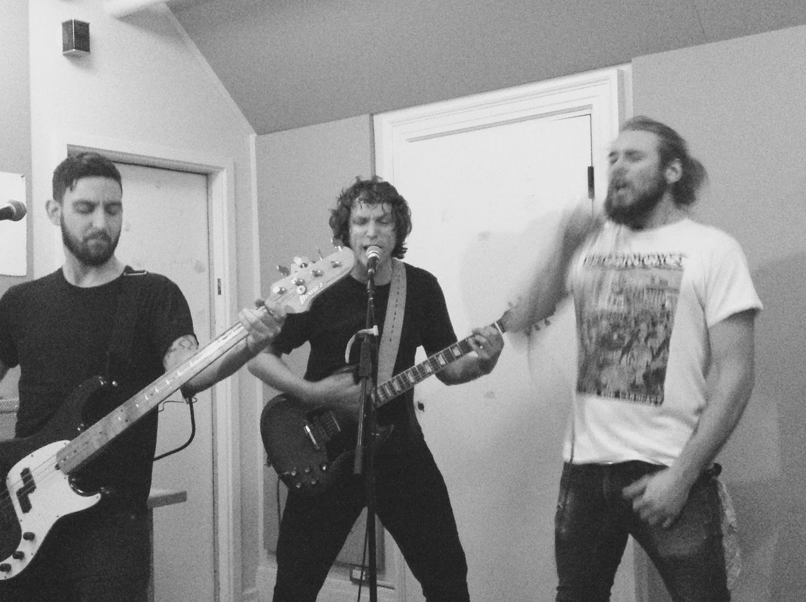 Equalizing Distort: SAGO Studio 3 session