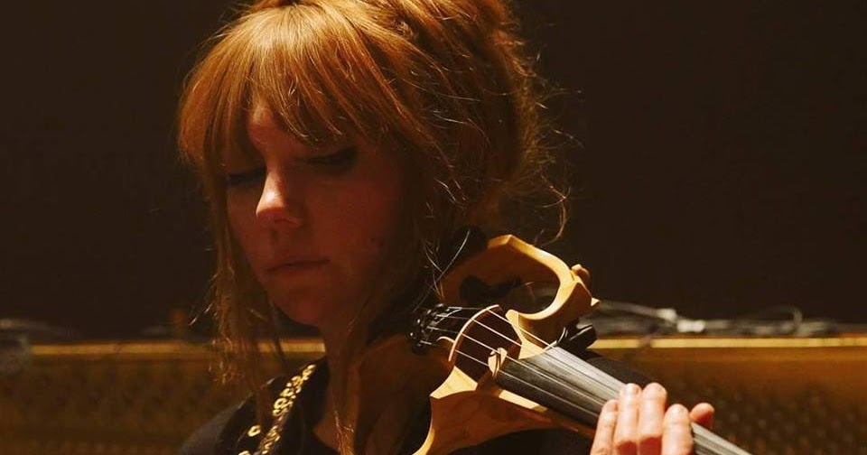 POPPY ACKROYD – SINGLE REVIEW