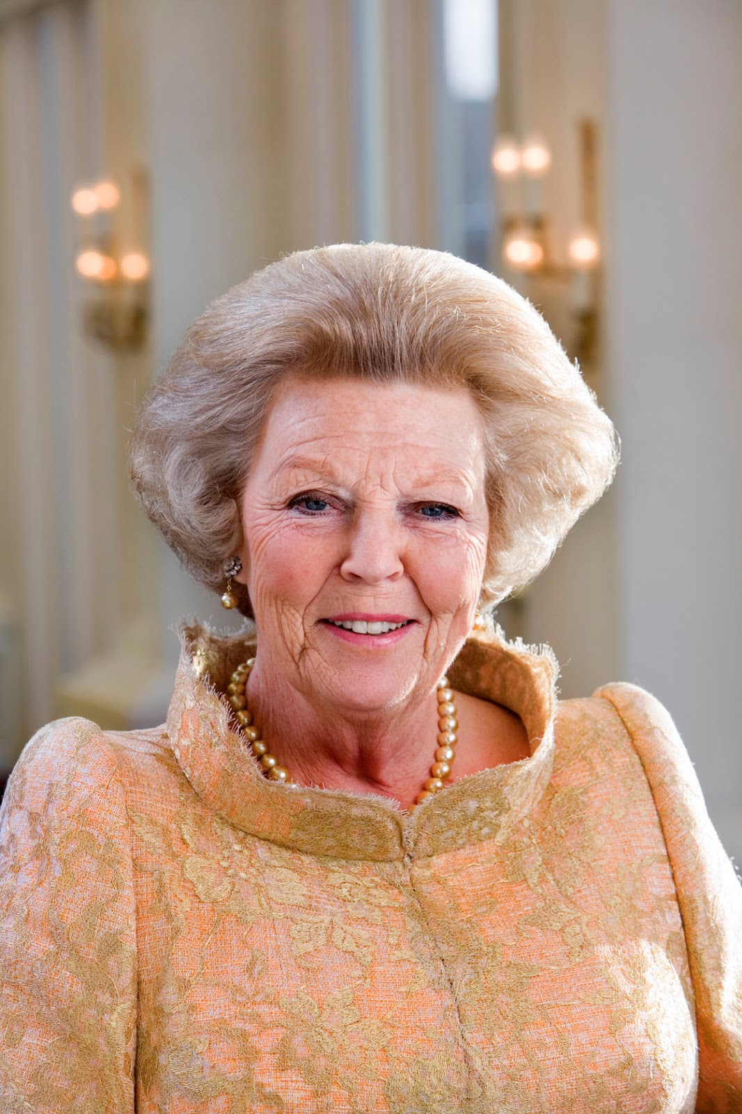 Marie Poutine's Jewels & Royals: Goodbye Queen Bea!