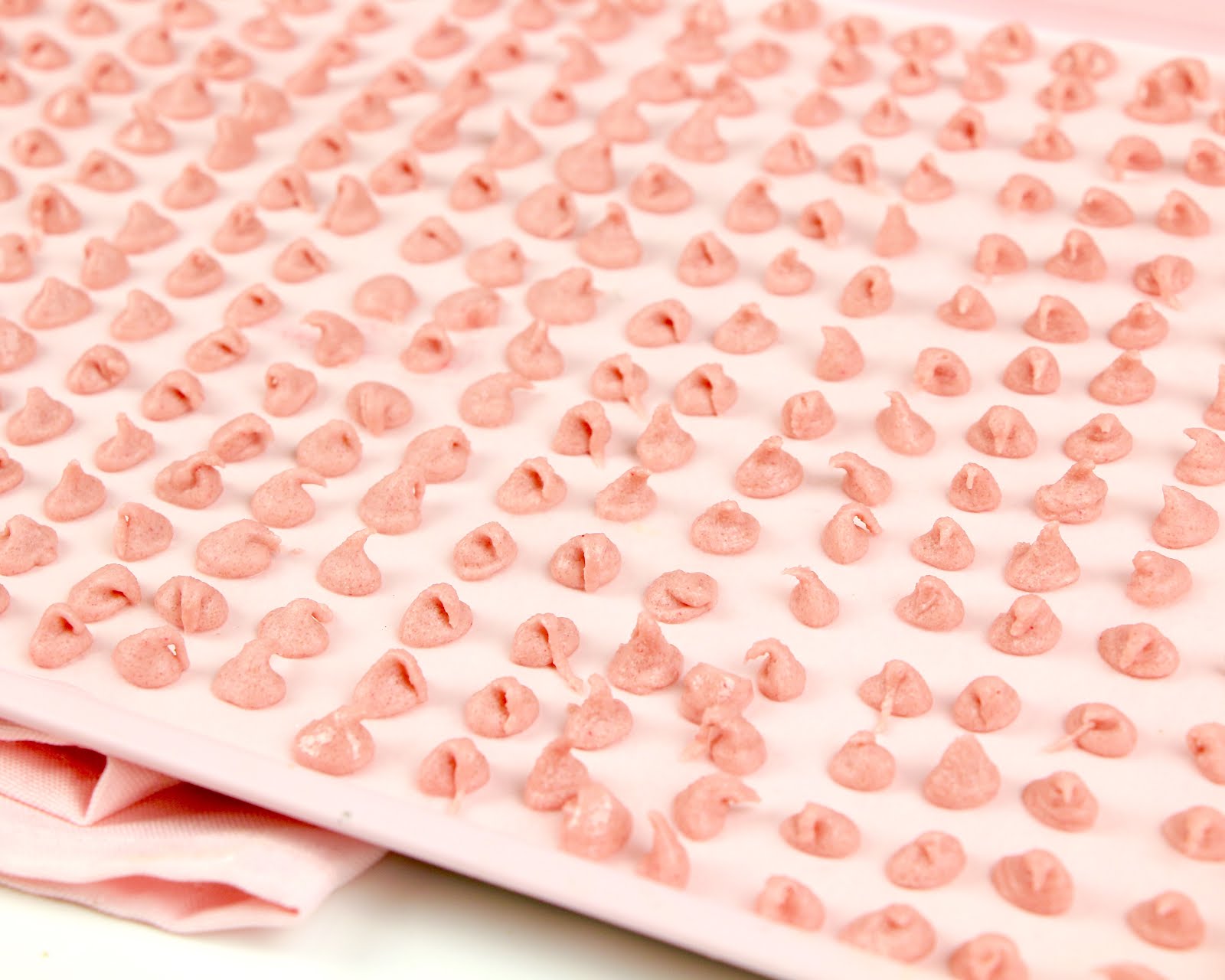 {VIDEO} DIY Strawberry Chocolate Chips & Rainbow Baking Morsels - The ...