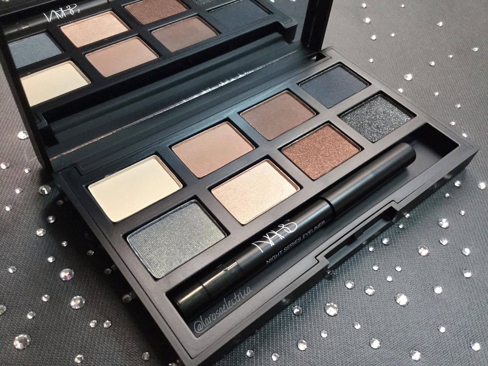 La rosa eléctrica: MATTE/SHIMMER EYESHADOW PALETTE DE NARS