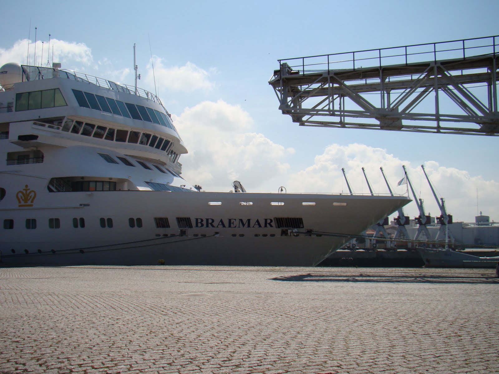 JOSÉ MODESTO: NAVIOS DE CRUZEIRO EM LEIXÕES