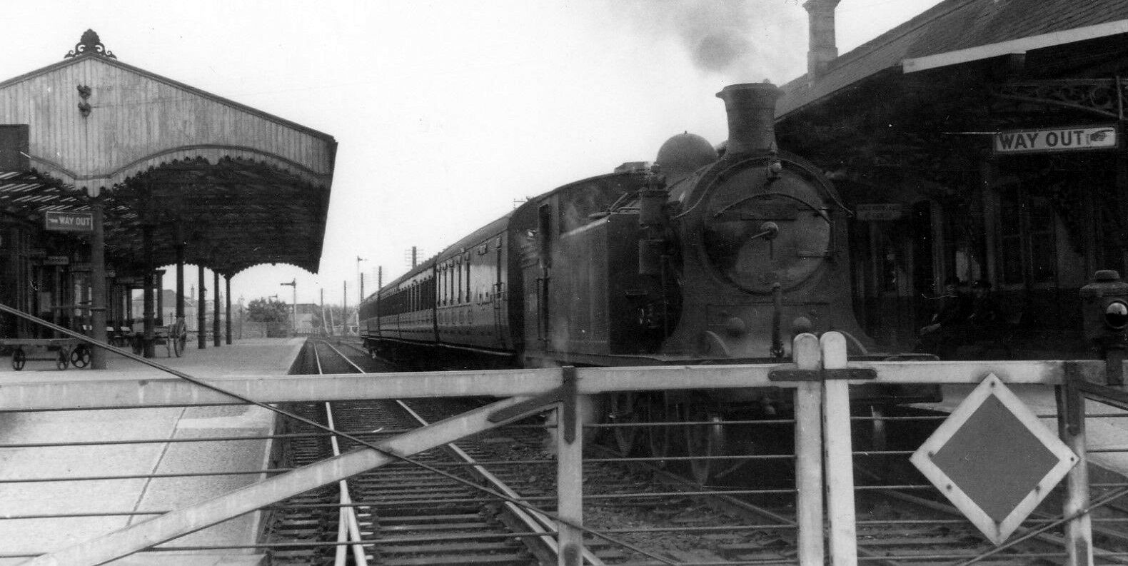 Tour Scotland: Old Photograph Steam Train Railway Station Carnoustie ...