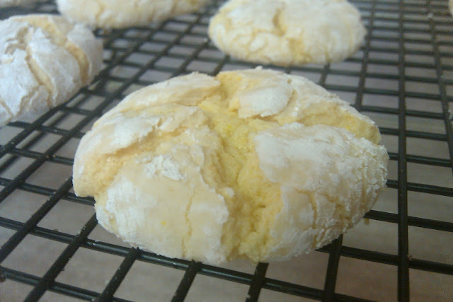 Donna's Decembers: Deck the Halls: Lemon Snap Cookies
