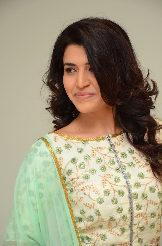 Chitra Shukla Latest Stills From Silly Fellows Press Meet.