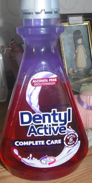 Madhouse Family Reviews: Cherry Dentyl Active Complete Care review